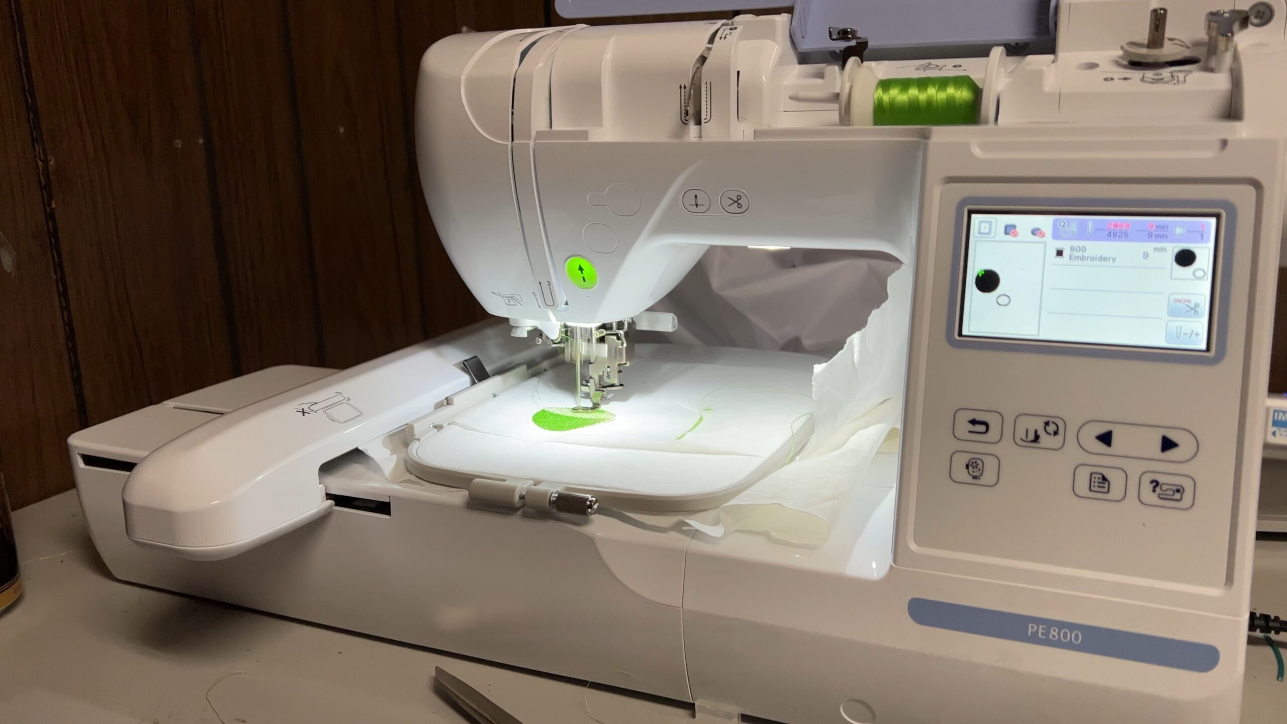 How to use the embroidery machine : CRASH Space